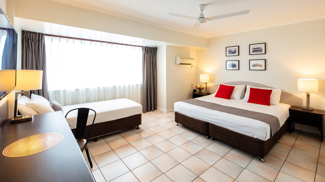 Cheap accommodation in cairns | Hides Hotel