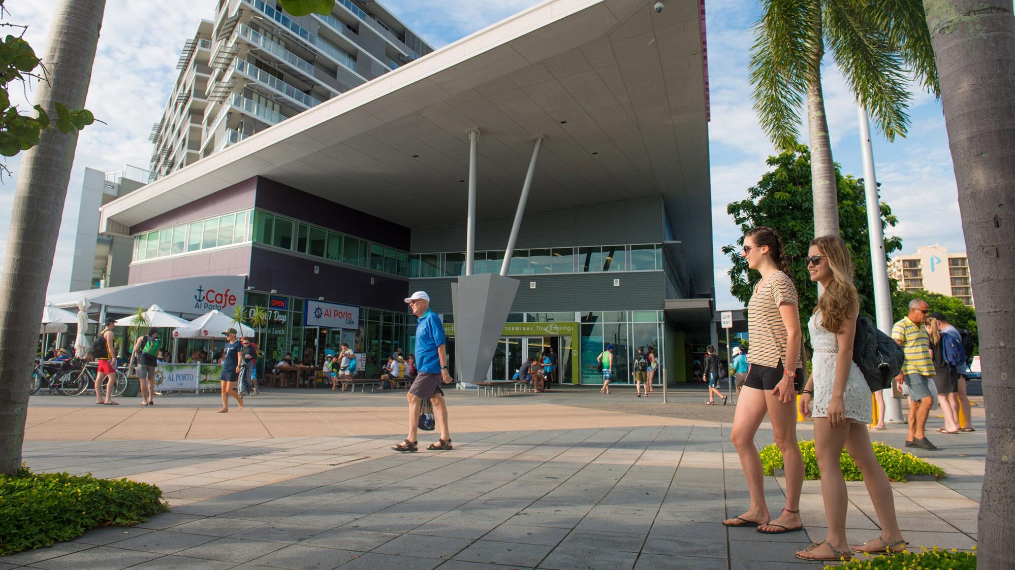 Best place to stay in Cairns | Hides Hotel